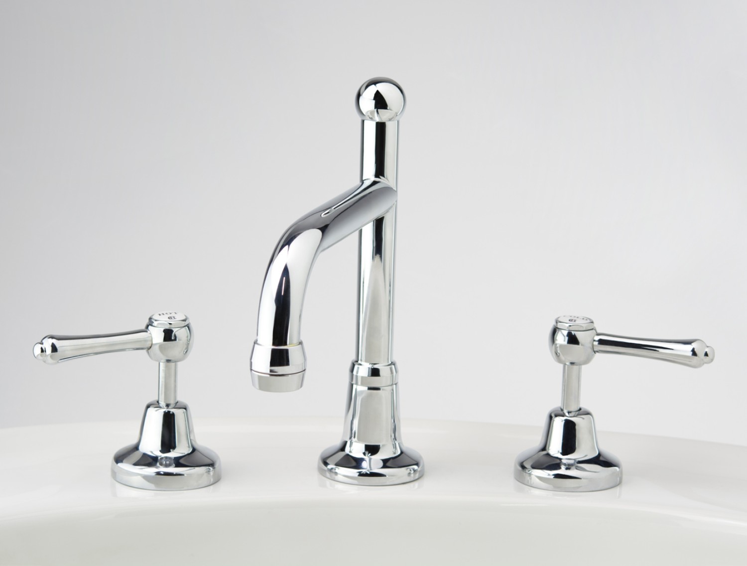 CB | Roulette Lever Basin Set with Swivel Victor Outlet - Roulette ...