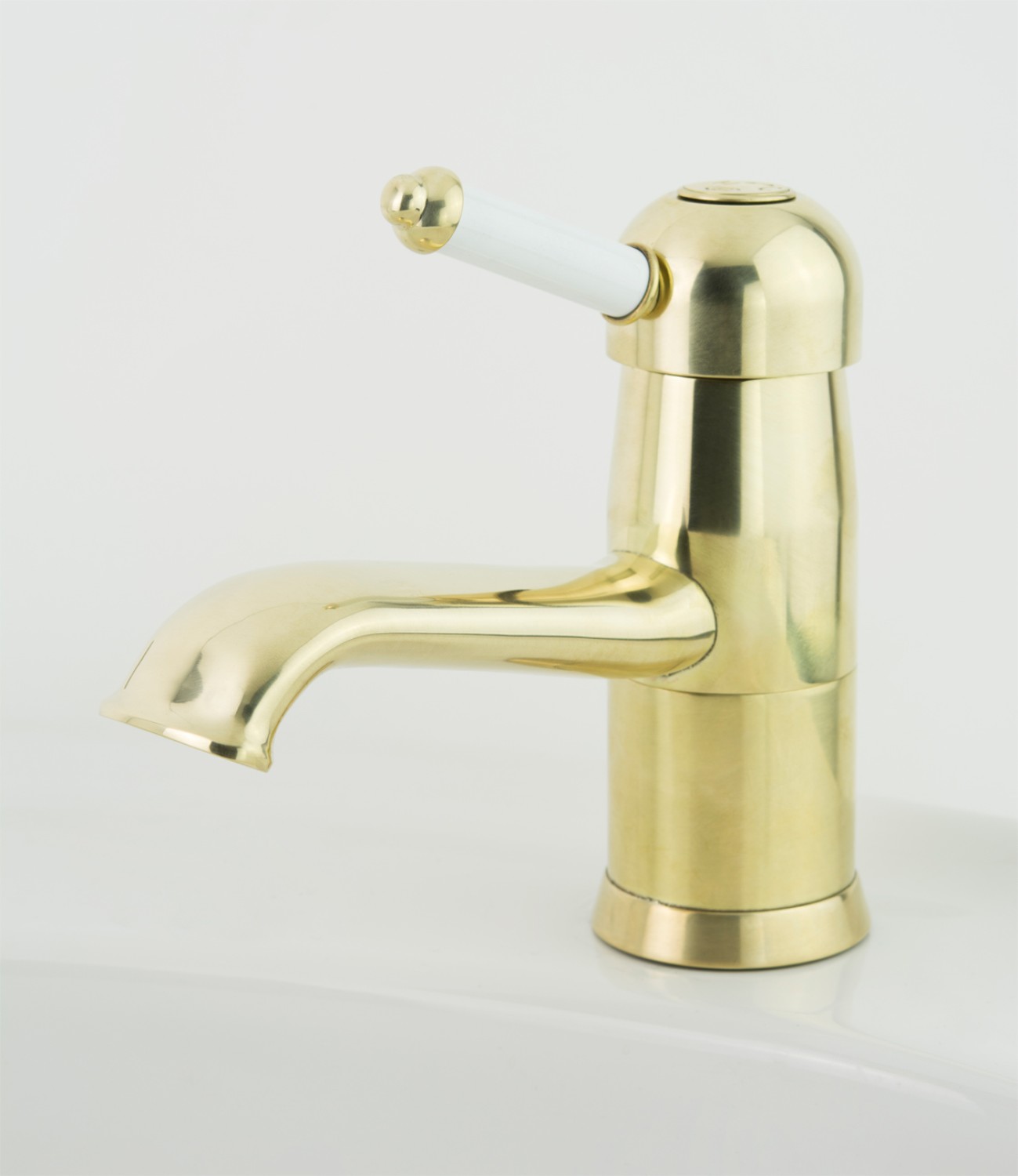 CB | DB Single Lever Mixer with Low Rise Body & Fixed Outlet - DB Mixer ...